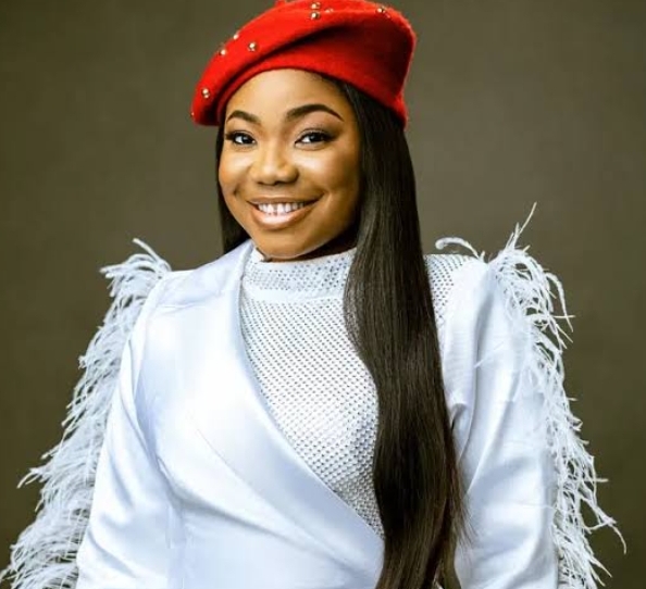Mercy Chinwo Biography: Family, Early Life, Husband, Age, Career, Net ...